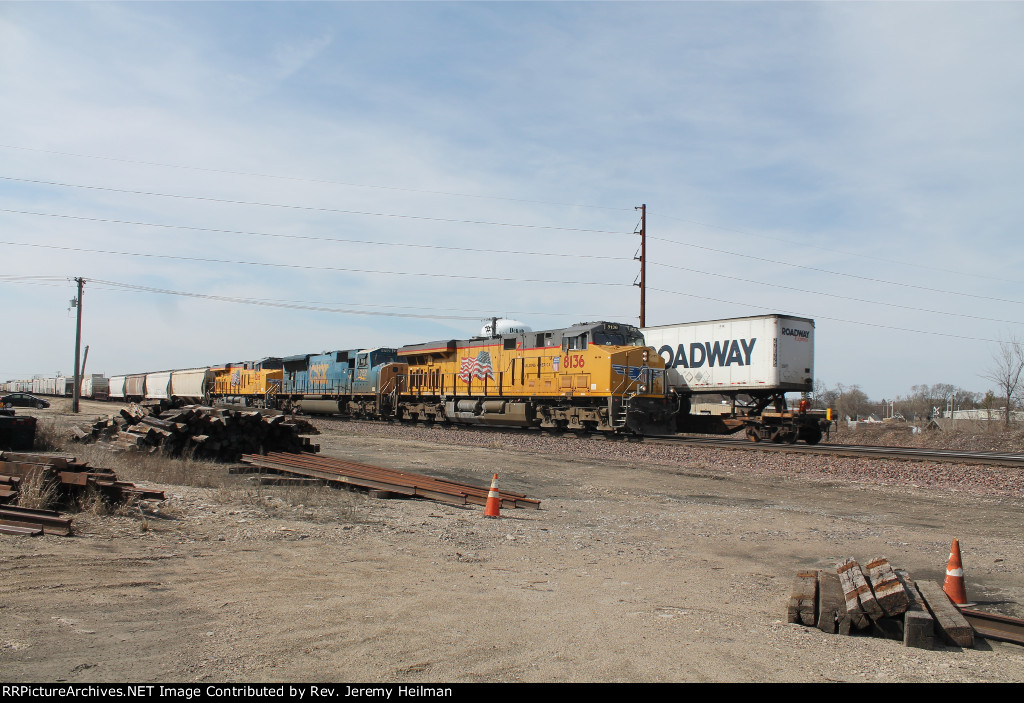 UP 8136 & others (2)